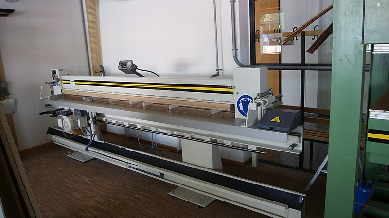 EC004020 - Veneer sawing machine (electric)