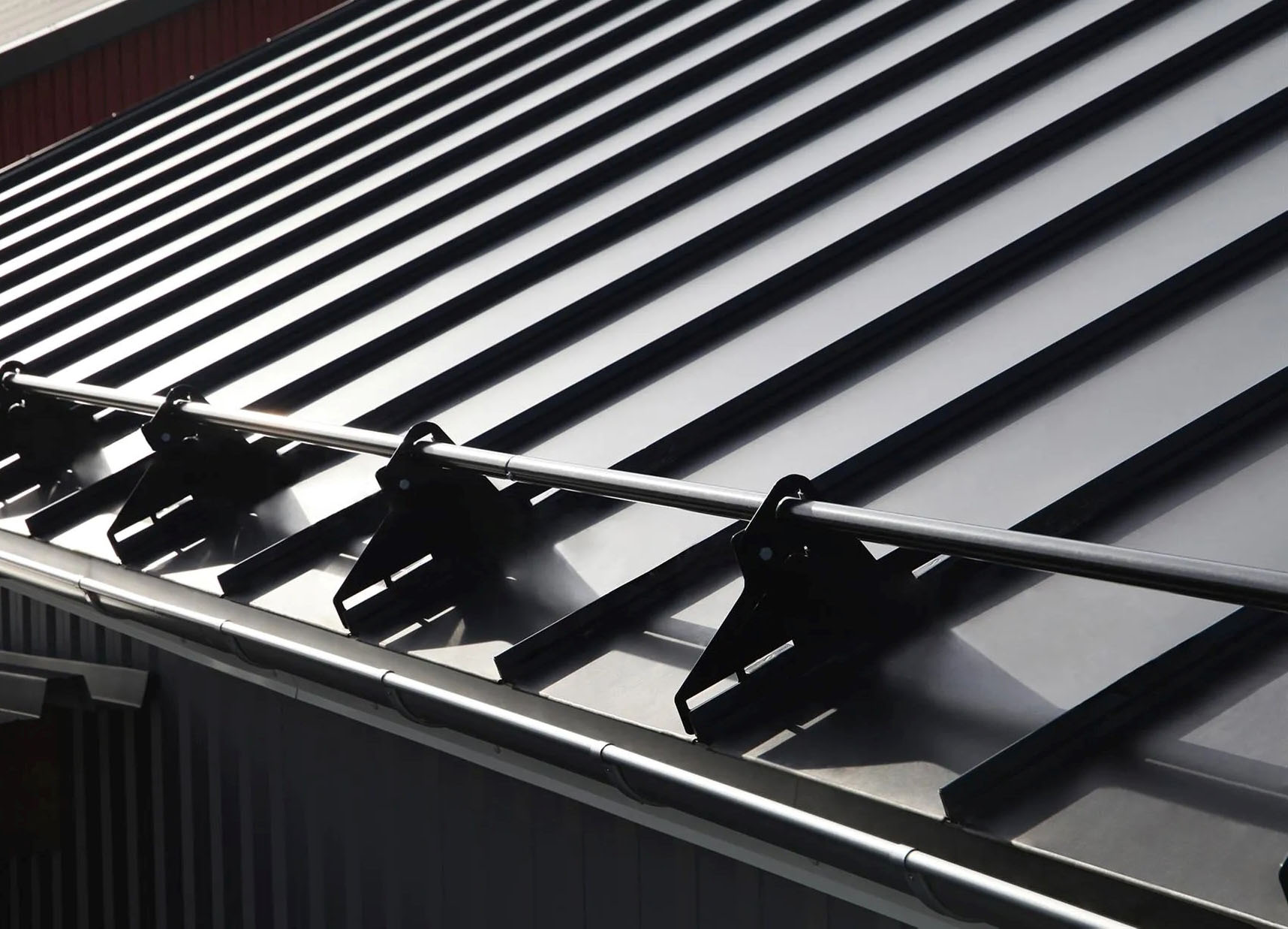 EC004775 - Roof ridge/eaves railing